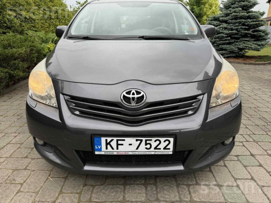 Grey Toyota Verso 2012 in Riga, with an engine capacity of 1.80 L and mileage of 229 thousand km for 5150 €, photo 4 on AUTOMOTO.COM.LV
