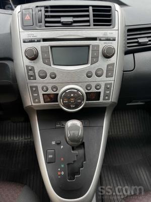 Grey Toyota Verso 2012 in Riga, with an engine capacity of 1.80 L and mileage of 229 thousand km for 5150 €, photo 8 on AUTOMOTO.COM.LV