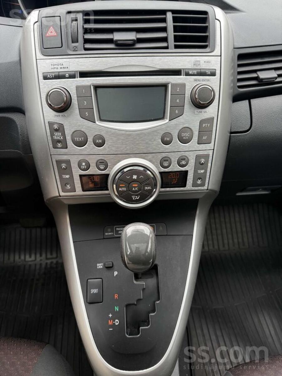 Grey Toyota Verso 2012 in Riga, with an engine capacity of 1.80 L and mileage of 229 thousand km for 5150 €, photo 8 on AUTOMOTO.COM.LV
