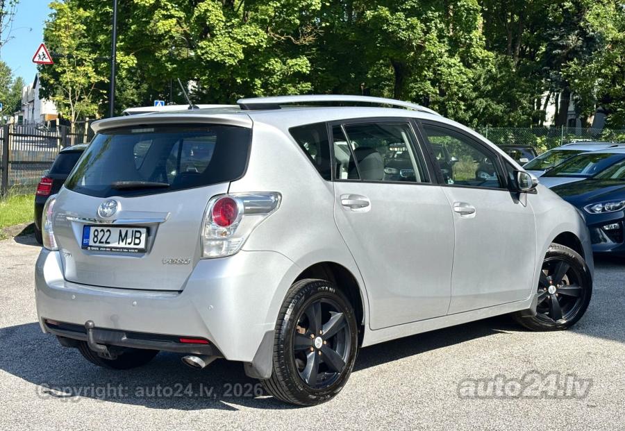 Grey Toyota Verso 2013 in Tartu, with an engine capacity of 1.60 L and mileage of 233 thousand km for 6299 €, photo 3 on AUTOMOTO.COM.LV