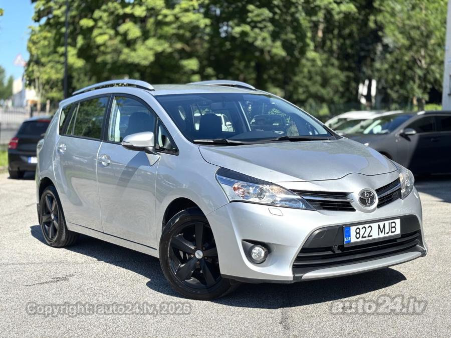 Grey Toyota Verso 2013 in Tartu, with an engine capacity of 1.60 L and mileage of 233 thousand km for 6299 €, photo 4 on AUTOMOTO.COM.LV