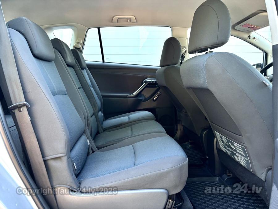 Grey Toyota Verso 2013 in Tartu, with an engine capacity of 1.60 L and mileage of 233 thousand km for 6299 €, photo 8 on AUTOMOTO.COM.LV