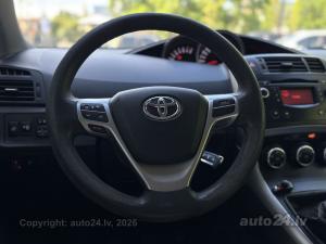 Grey Toyota Verso 2013 in Tartu, with an engine capacity of 1.60 L and mileage of 233 thousand km for 6299 €, photo 9 on AUTOMOTO.COM.LV