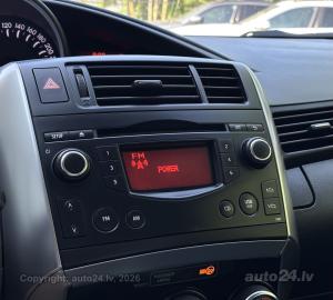Grey Toyota Verso 2013 in Tartu, with an engine capacity of 1.60 L and mileage of 233 thousand km for 6299 €, photo 11 on AUTOMOTO.COM.LV