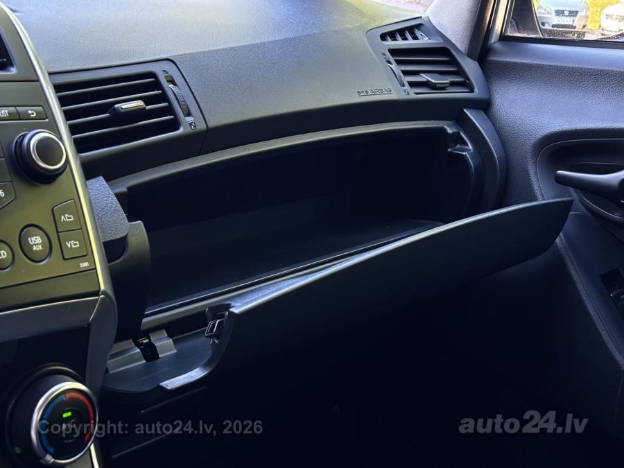 Grey Toyota Verso 2013 in Tartu, with an engine capacity of 1.60 L and mileage of 233 thousand km for 6299 €, photo 14 on AUTOMOTO.COM.LV