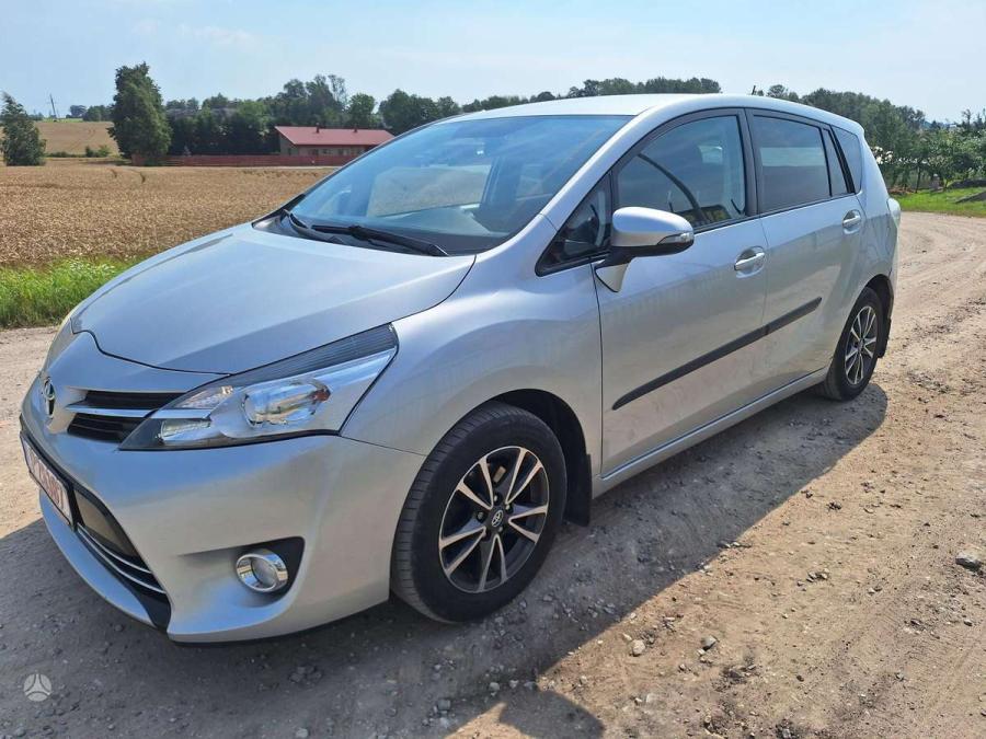 Grey Toyota Verso 2013 in Marijampole, with an engine capacity of 2.00 L and mileage of 257 thousand km for 5950 €, photo 1 on AUTOMOTO.COM.LV