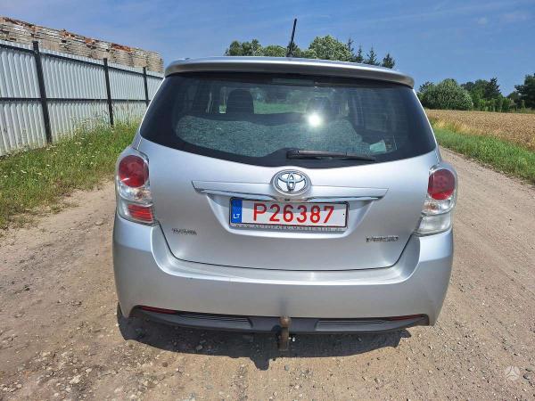 Grey Toyota Verso 2013 in Marijampole, with an engine capacity of 2.00 L and mileage of 257 thousand km for 5950 €, photo 6 on AUTOMOTO.COM.LV