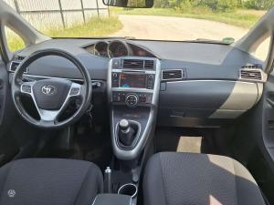 Grey Toyota Verso 2013 in Marijampole, with an engine capacity of 2.00 L and mileage of 257 thousand km for 5950 €, photo 10 on AUTOMOTO.COM.LV