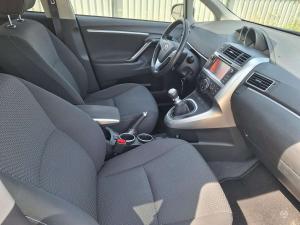 Grey Toyota Verso 2013 in Marijampole, with an engine capacity of 2.00 L and mileage of 257 thousand km for 5950 €, photo 11 on AUTOMOTO.COM.LV