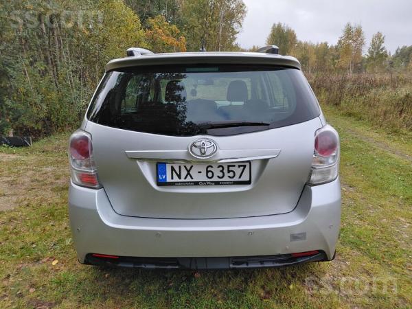 Pelēks Toyota Verso 2013 Jūrmala, ar dzinēja tilpumu 2.00 L un nobraukumu 732 tūkst. km par 1600 €, foto 3 vietnē AUTOMOTO.COM.LV