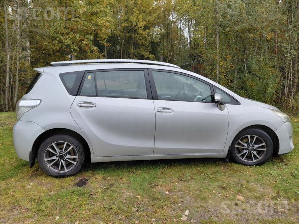 Pelēks Toyota Verso 2013 Jūrmala, ar dzinēja tilpumu 2.00 L un nobraukumu 732 tūkst. km par 1600 €, foto 4 vietnē AUTOMOTO.COM.LV