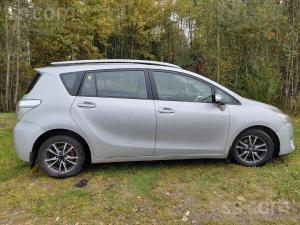 Grey Toyota Verso 2013 in Jurmala, with an engine capacity of 2.00 L and mileage of 732 thousand km for 1600 €, photo 4 on AUTOMOTO.COM.LV