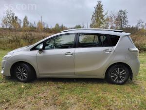 Grey Toyota Verso 2013 in Jurmala, with an engine capacity of 2.00 L and mileage of 732 thousand km for 1600 €, photo 5 on AUTOMOTO.COM.LV