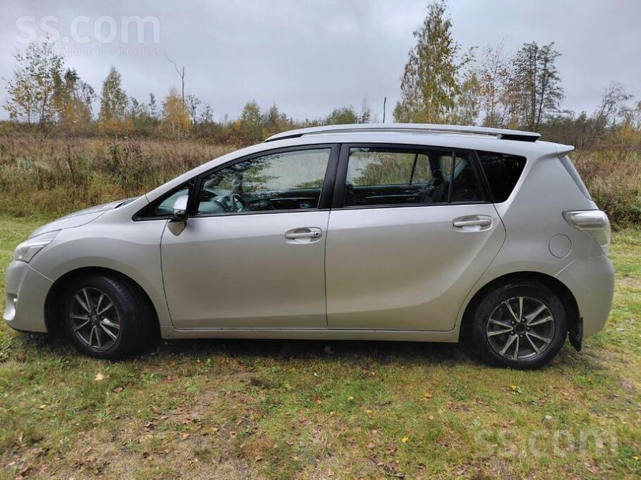 Grey Toyota Verso 2013 in Jurmala, with an engine capacity of 2.00 L and mileage of 732 thousand km for 1600 €, photo 5 on AUTOMOTO.COM.LV