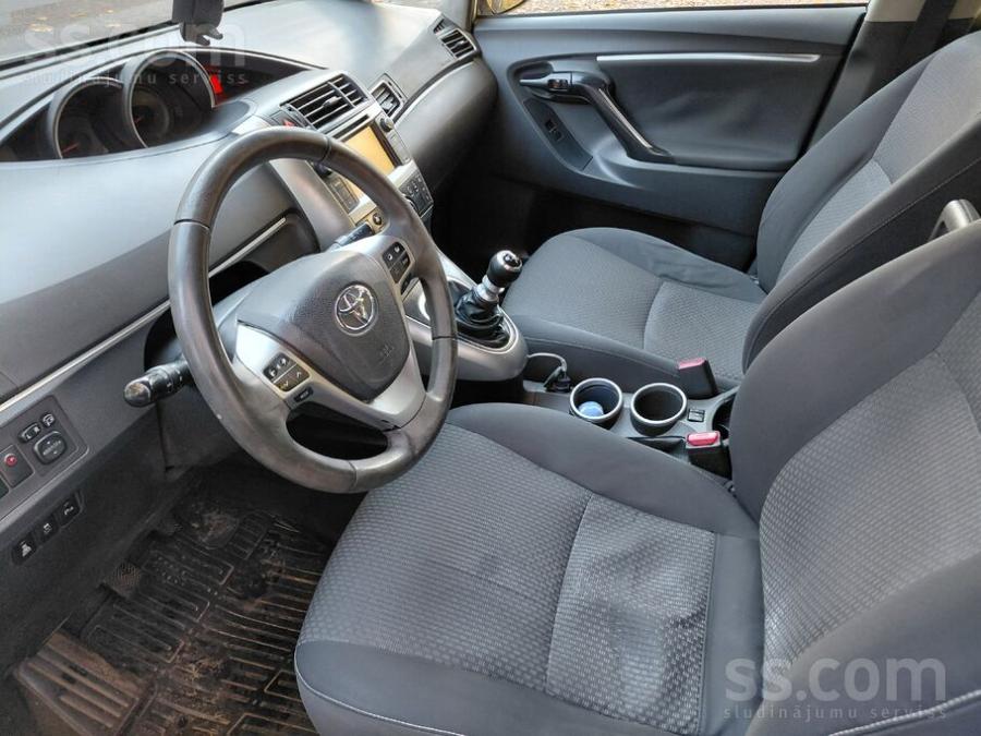 Grey Toyota Verso 2013 in Jurmala, with an engine capacity of 2.00 L and mileage of 732 thousand km for 1600 €, photo 6 on AUTOMOTO.COM.LV