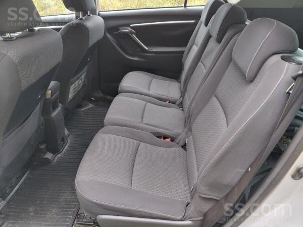 Pelēks Toyota Verso 2013 Jūrmala, ar dzinēja tilpumu 2.00 L un nobraukumu 732 tūkst. km par 1600 €, foto 7 vietnē AUTOMOTO.COM.LV