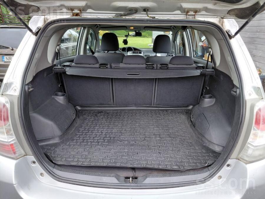 Grey Toyota Verso 2013 in Jurmala, with an engine capacity of 2.00 L and mileage of 732 thousand km for 1600 €, photo 8 on AUTOMOTO.COM.LV