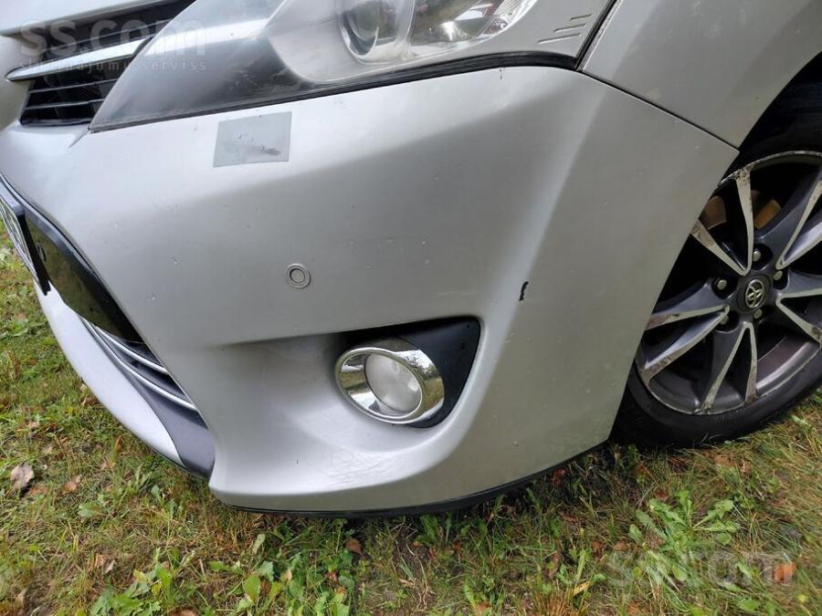 Grey Toyota Verso 2013 in Jurmala, with an engine capacity of 2.00 L and mileage of 732 thousand km for 1600 €, photo 10 on AUTOMOTO.COM.LV
