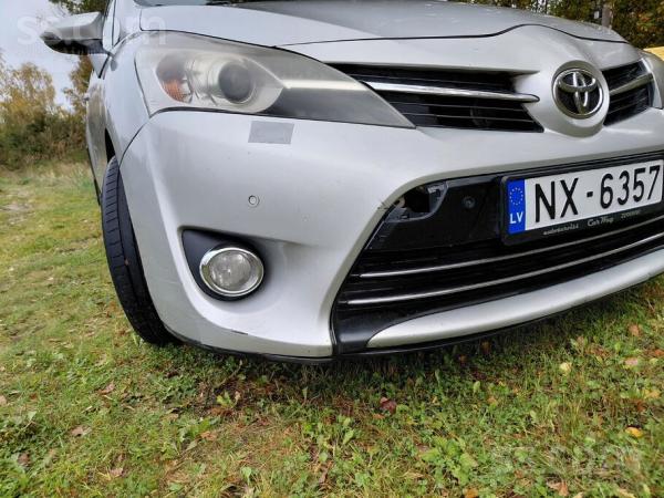 Pelēks Toyota Verso 2013 Jūrmala, ar dzinēja tilpumu 2.00 L un nobraukumu 732 tūkst. km par 1600 €, foto 11 vietnē AUTOMOTO.COM.LV