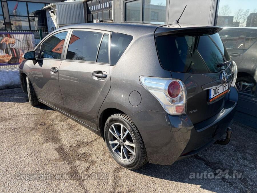 Grey Toyota Verso 2014 in Tallinn, with an engine capacity of 1.60 L and mileage of 184 thousand km for 7990 €, photo 3 on AUTOMOTO.COM.LV