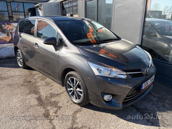 Grey Toyota Verso 2014 in Tallinn, with an engine capacity of 1.60 L and mileage of 184 thousand km for 7990 €, photo 5 on AUTOMOTO.COM.LV