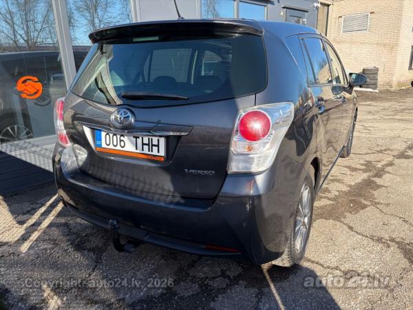 Grey Toyota Verso 2014 in Tallinn, with an engine capacity of 1.60 L and mileage of 184 thousand km for 7990 €, photo 6 on AUTOMOTO.COM.LV