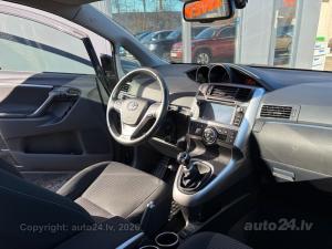 Grey Toyota Verso 2014 in Tallinn, with an engine capacity of 1.60 L and mileage of 184 thousand km for 7990 €, photo 10 on AUTOMOTO.COM.LV