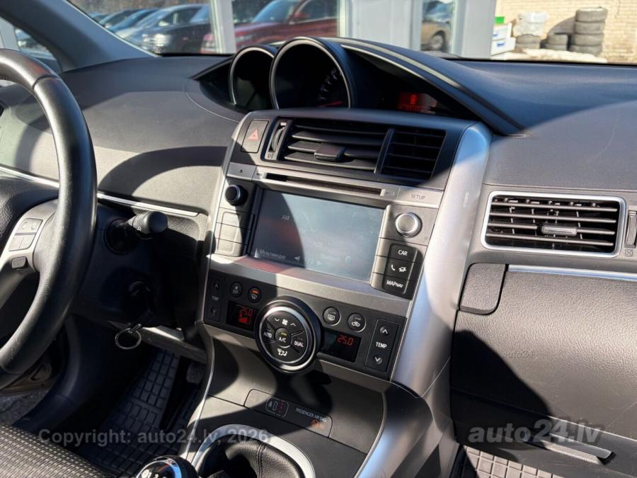 Grey Toyota Verso 2014 in Tallinn, with an engine capacity of 1.60 L and mileage of 184 thousand km for 7990 €, photo 13 on AUTOMOTO.COM.LV