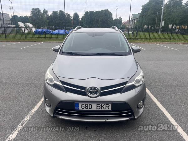 Grey Toyota Verso 2014 in Tallinn, with an engine capacity of 2.00 L and mileage of 211 thousand km for 8150 €, photo 2 on AUTOMOTO.COM.LV