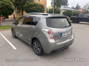 Grey Toyota Verso 2014 in Tallinn, with an engine capacity of 2.00 L and mileage of 211 thousand km for 8150 €, photo 8 on AUTOMOTO.COM.LV