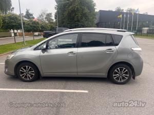 Grey Toyota Verso 2014 in Tallinn, with an engine capacity of 2.00 L and mileage of 211 thousand km for 8150 €, photo 9 on AUTOMOTO.COM.LV