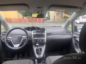 Grey Toyota Verso 2014 in Tallinn, with an engine capacity of 2.00 L and mileage of 211 thousand km for 8150 €, photo 12 on AUTOMOTO.COM.LV