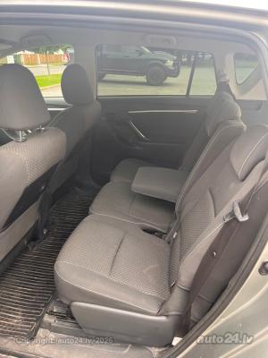 Grey Toyota Verso 2014 in Tallinn, with an engine capacity of 2.00 L and mileage of 211 thousand km for 8150 €, photo 13 on AUTOMOTO.COM.LV