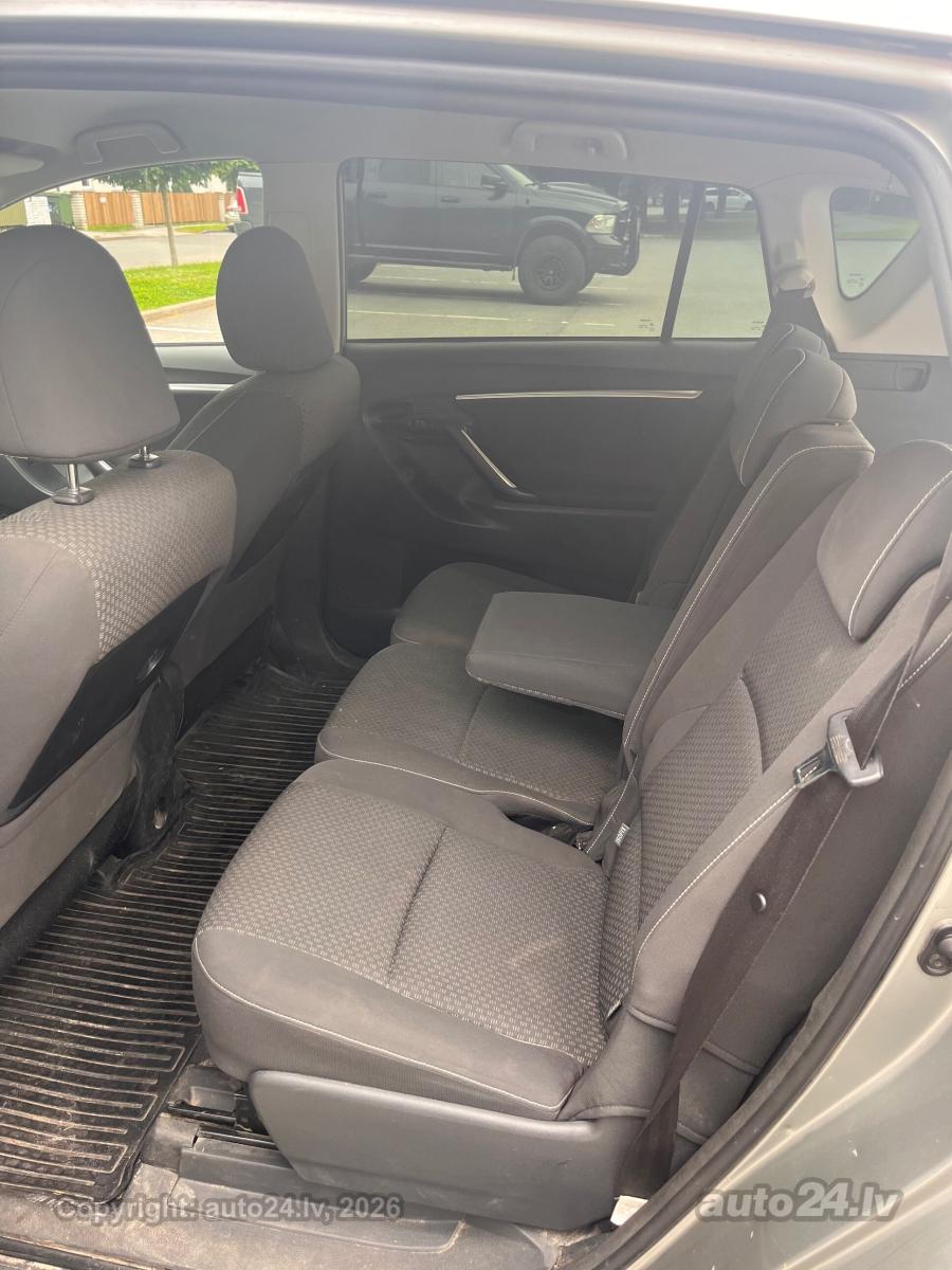 Grey Toyota Verso 2014 in Tallinn, with an engine capacity of 2.00 L and mileage of 211 thousand km for 8150 €, photo 13 on AUTOMOTO.COM.LV