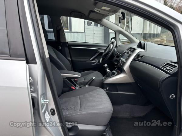 Grey Toyota Verso 2015 in Tartu, with an engine capacity of 1.60 L and mileage of 208 thousand km for 7890 €, photo 11 on AUTOMOTO.COM.LV
