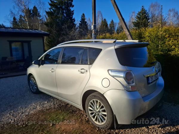 Pelēks Toyota Verso 2016 Viljandi, ar dzinēja tilpumu 1.60 L un nobraukumu 197 tūkst. km par 7700 €, foto 3 vietnē AUTOMOTO.COM.LV
