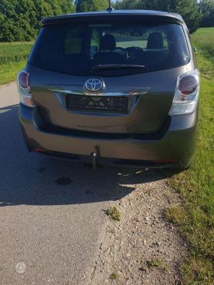 Grey Toyota Verso 2016 in Marijampole, with an engine capacity of 1.80 L and mileage of 122 thousand km for 9500 €, photo 5 on AUTOMOTO.COM.LV