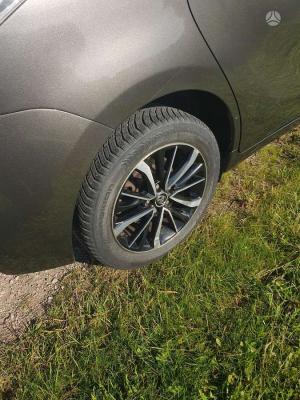 Grey Toyota Verso 2016 in Marijampole, with an engine capacity of 1.80 L and mileage of 122 thousand km for 9500 €, photo 6 on AUTOMOTO.COM.LV