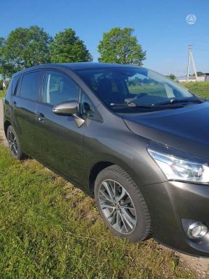 Grey Toyota Verso 2016 in Marijampole, with an engine capacity of 1.80 L and mileage of 122 thousand km for 9500 €, photo 8 on AUTOMOTO.COM.LV