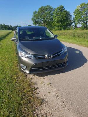 Grey Toyota Verso 2016 in Marijampole, with an engine capacity of 1.80 L and mileage of 122 thousand km for 9500 €, photo 9 on AUTOMOTO.COM.LV