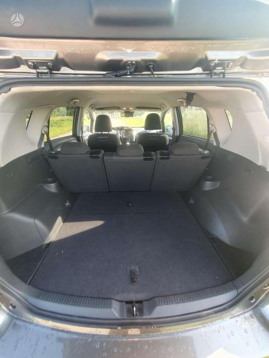 Grey Toyota Verso 2016 in Marijampole, with an engine capacity of 1.80 L and mileage of 122 thousand km for 9500 €, photo 10 on AUTOMOTO.COM.LV