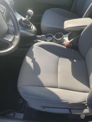 Grey Toyota Verso 2016 in Marijampole, with an engine capacity of 1.80 L and mileage of 122 thousand km for 9500 €, photo 12 on AUTOMOTO.COM.LV