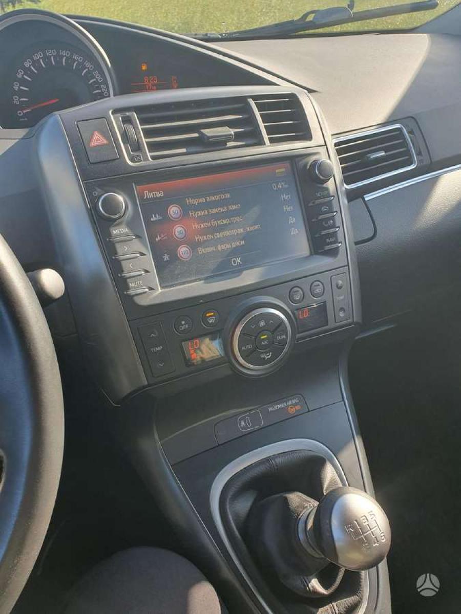 Grey Toyota Verso 2016 in Marijampole, with an engine capacity of 1.80 L and mileage of 122 thousand km for 9500 €, photo 14 on AUTOMOTO.COM.LV