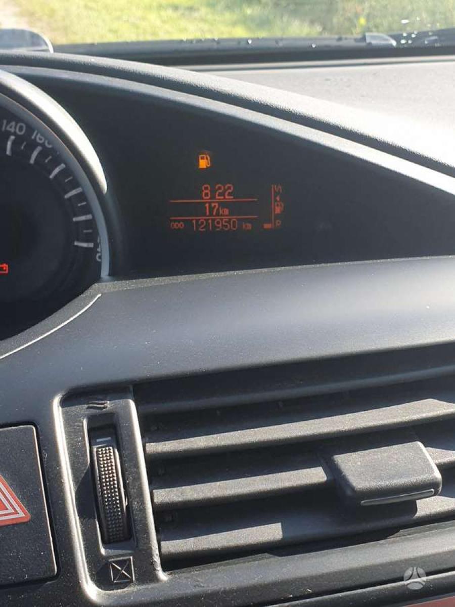 Grey Toyota Verso 2016 in Marijampole, with an engine capacity of 1.80 L and mileage of 122 thousand km for 9500 €, photo 15 on AUTOMOTO.COM.LV