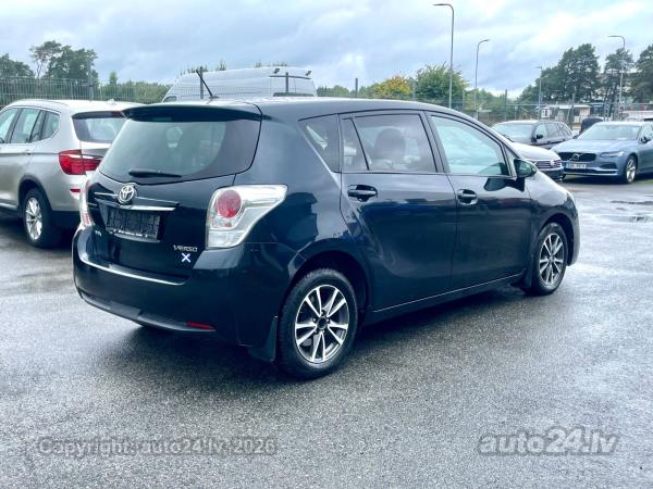 Grey Toyota Verso 2017 in Tallinn, with an engine capacity of 1.60 L and mileage of 163 thousand km for 8999 €, photo 5 on AUTOMOTO.COM.LV