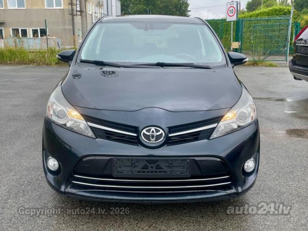 Grey Toyota Verso 2017 in Tallinn, with an engine capacity of 1.60 L and mileage of 163 thousand km for 8999 €, photo 6 on AUTOMOTO.COM.LV