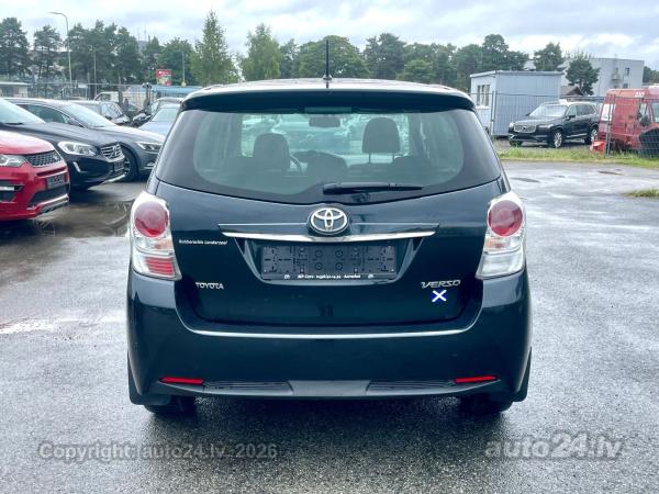Grey Toyota Verso 2017 in Tallinn, with an engine capacity of 1.60 L and mileage of 163 thousand km for 8999 €, photo 7 on AUTOMOTO.COM.LV