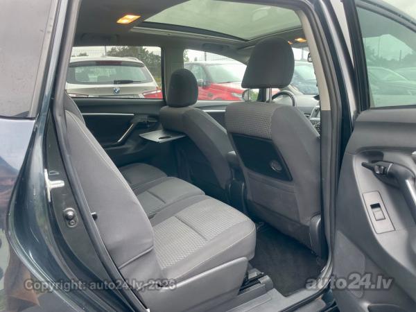 Grey Toyota Verso 2017 in Tallinn, with an engine capacity of 1.60 L and mileage of 163 thousand km for 8999 €, photo 9 on AUTOMOTO.COM.LV