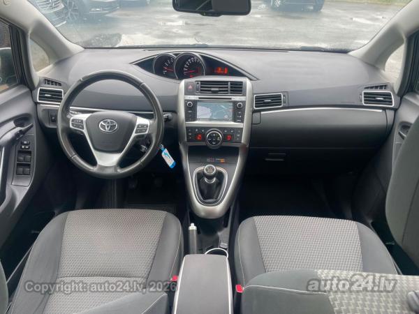 Grey Toyota Verso 2017 in Tallinn, with an engine capacity of 1.60 L and mileage of 163 thousand km for 8999 €, photo 10 on AUTOMOTO.COM.LV