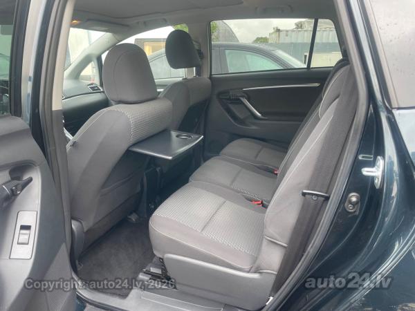 Grey Toyota Verso 2017 in Tallinn, with an engine capacity of 1.60 L and mileage of 163 thousand km for 8999 €, photo 11 on AUTOMOTO.COM.LV